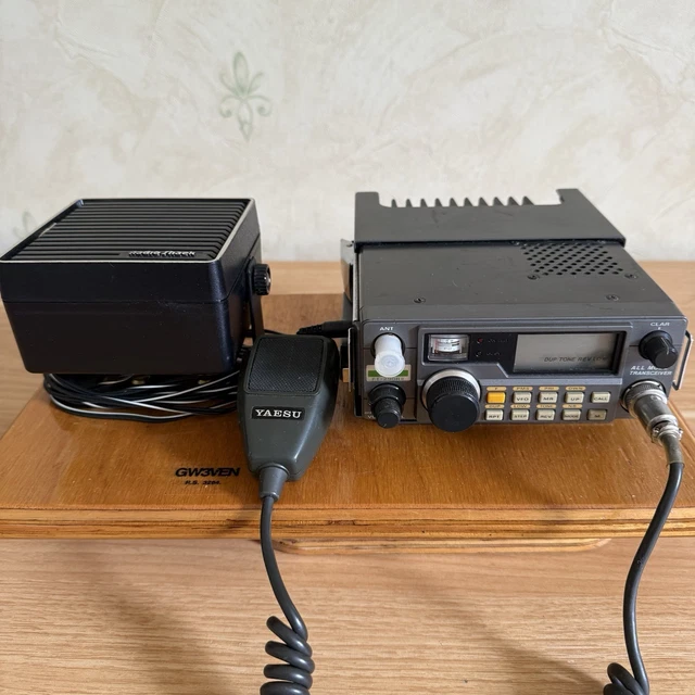 YAESU FT-290R MK2 2M Transceiver, FL-2025 Linear Amplifier, MH-10 E8 ...