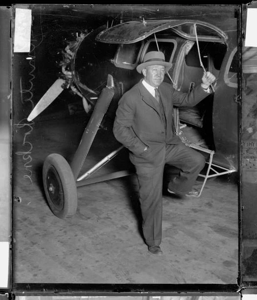 UNIVERSITY OF NOTRE Dame Football Coach Knute Rockne Standing By - Old ...