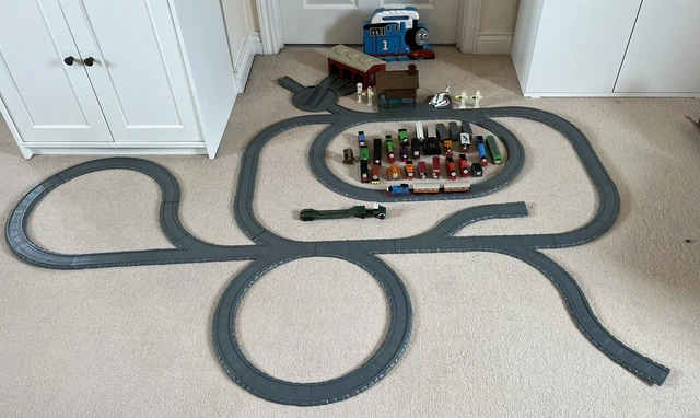 LARGE BUNDLE OF Vintage Thomas The Tank Engine Track & Trains - Ertl £ ...