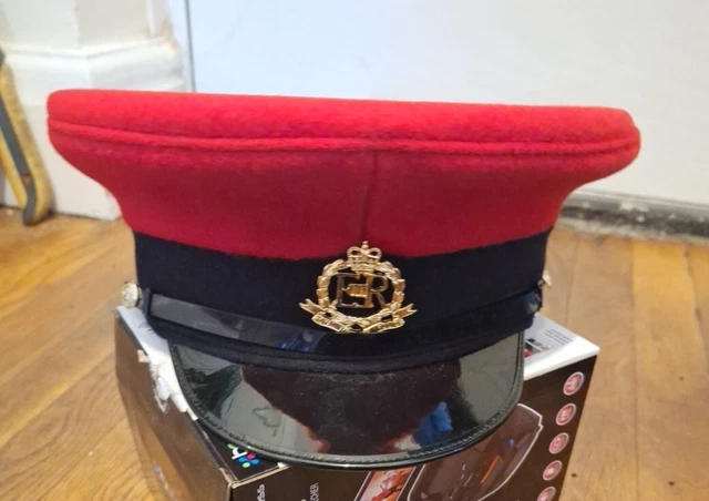 BRITISH ROYAL MILITARY Police Peaked Hat And Badge - Size 56 - Medium ...