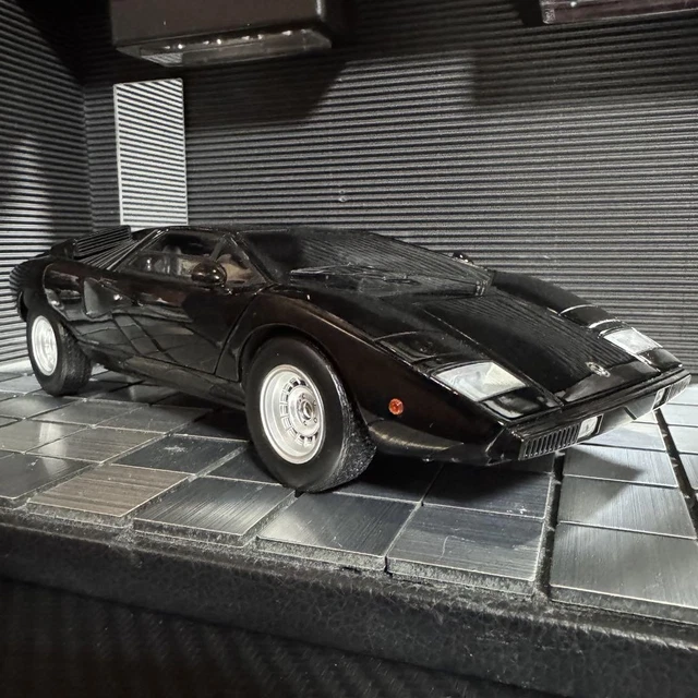 OUT OF PRINT, Undisplayed Kyosho 1/18 Lamborghini Countach Lp400 Black ...