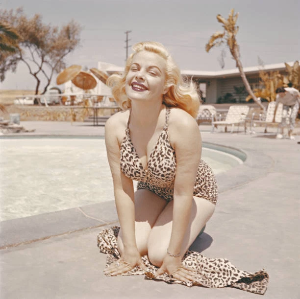 Actress Cleo Moore Wearing A Leopard Print Swimsuit By The Pool Of Old Photo 2 850 Picclick Au