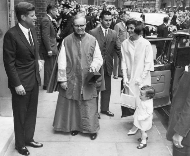 STATESMAN JOHN F Kennedy 35th president USA arrives Westminster Cath ...