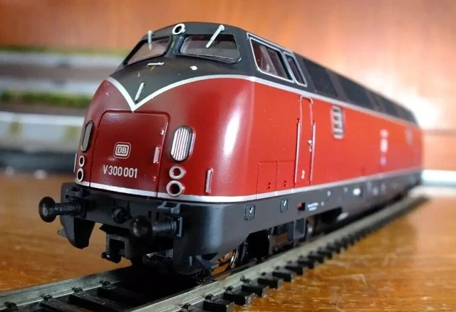 LIMA HL2008 HO gauge DB V300 diesel locomotive in red livery £146.00 ...