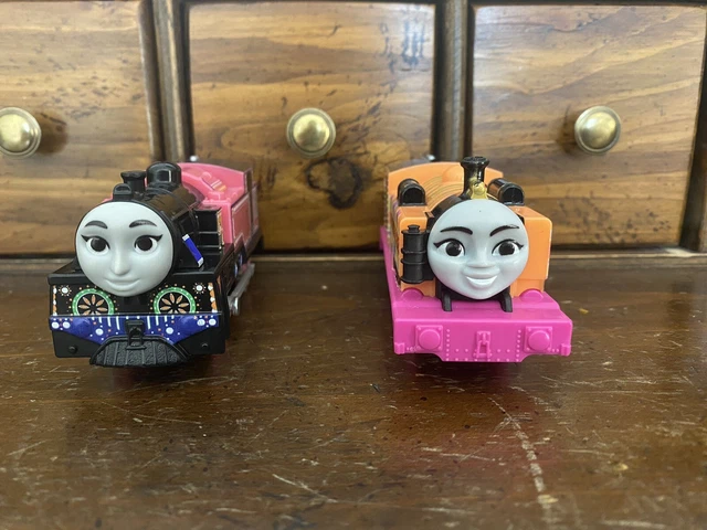 2017 TRACKMASTER THOMAS The Tank Engine Hyper Glow Ashima And Nia Lot ...