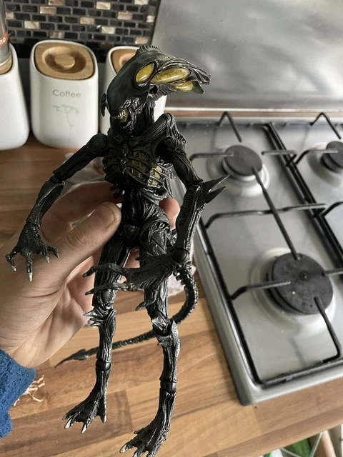 PLAY ARTS KAI Aliens Colonial Marines Spitter Xenomorph Warrior Figure ...