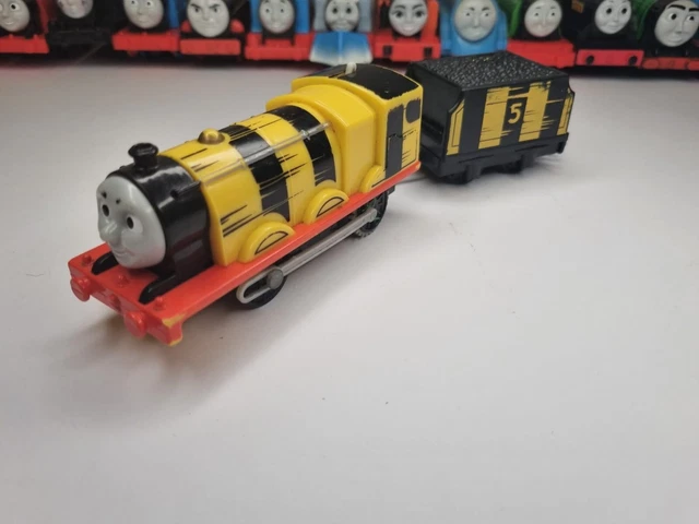 THOMAS AND FRIENDS TrackMaster Motorized Bumblebee James With Tender £2 ...