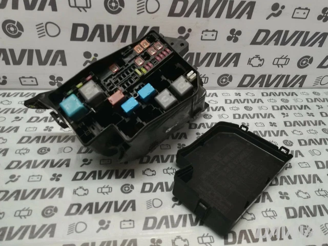 TOYOTA RAV4 BOÎTE de relais de fusibles Unité de boîte à fusibles 2.2 D 4WD 2006 EUR 22,36 ...