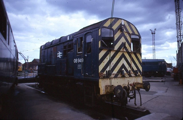 ORIGINAL SLIDE . BR Class 08 Diesel Electric Shunter 08949 . Old Oak ...
