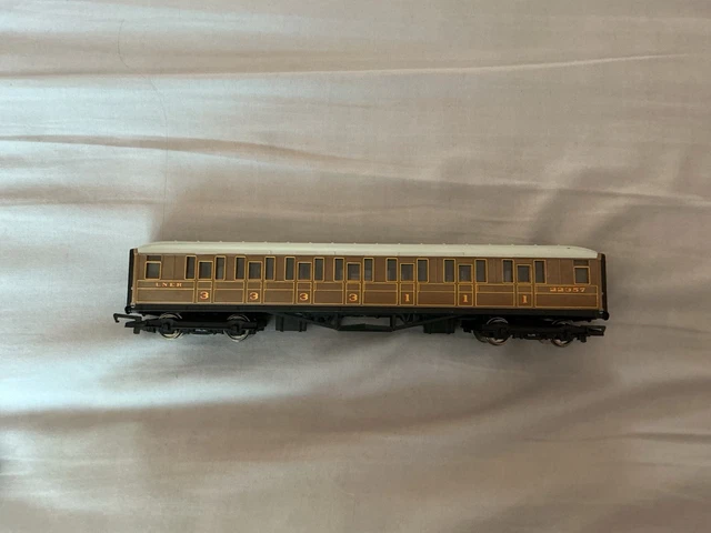 HORNBY OO GAUGE LNER Corridor Composite Teak Coach £14.54 - PicClick UK