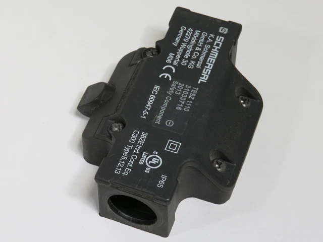 SCHMERSAL TESZ1110 HINGE Safety Switch MISSING HINGE USED $99.99 - PicClick