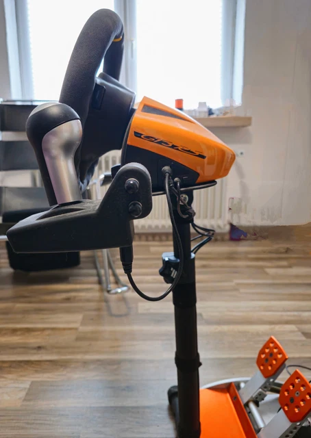 FANATEC RACING WHEEL Porsche GT3 RS V2 ClubSport inkl. Wheel Stand und ...