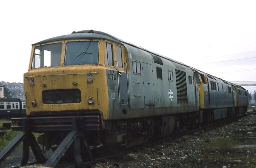 ORIGINAL COLOUR SLIDE of D7089 BR class 35 Hymek diesel hydraulic loco ...