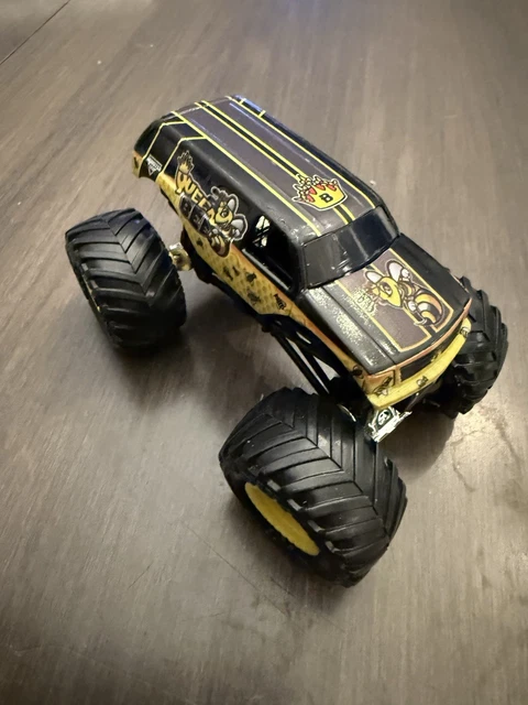 HOT WHEELS MONSTER Jam QUEEN BEE Monster Truck 1:64 $8.35 - PicClick CA