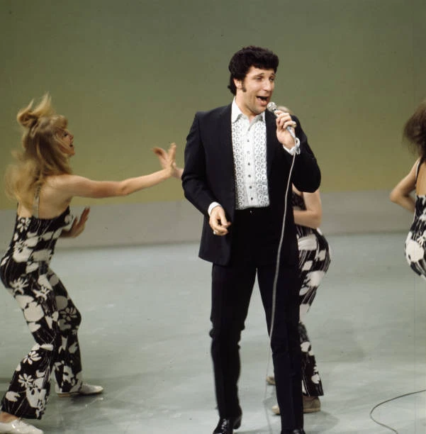 WELSH SINGER TOM Jones Performing On The Tv Series 'The Dicki 1960s Old ...