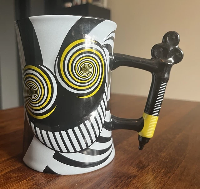THE SMILER MUG Alton Towers Merlin Group (2013) Jumbo Ceramic Syringe ...