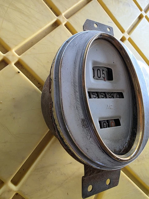 VINTAGE AC SPEEDOMETER, from a late 1920s Chevrolet Classic Cars ...