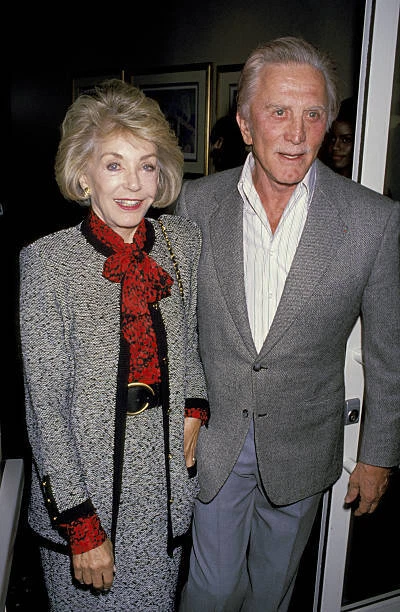 KIRK DOUGLAS AND wife Anne during Opening Cocktail Party Hon - 1989 Old Photo $9.00 - PicClick AU