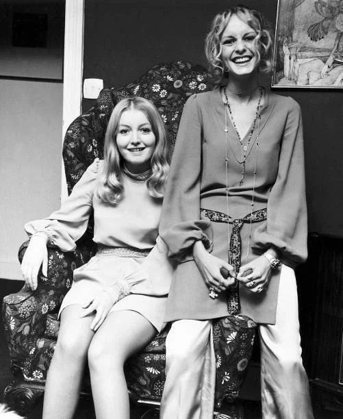MODEL AND ACTRESS Twiggy pictured with Mary Hopkin sitting tog- 1968 ...