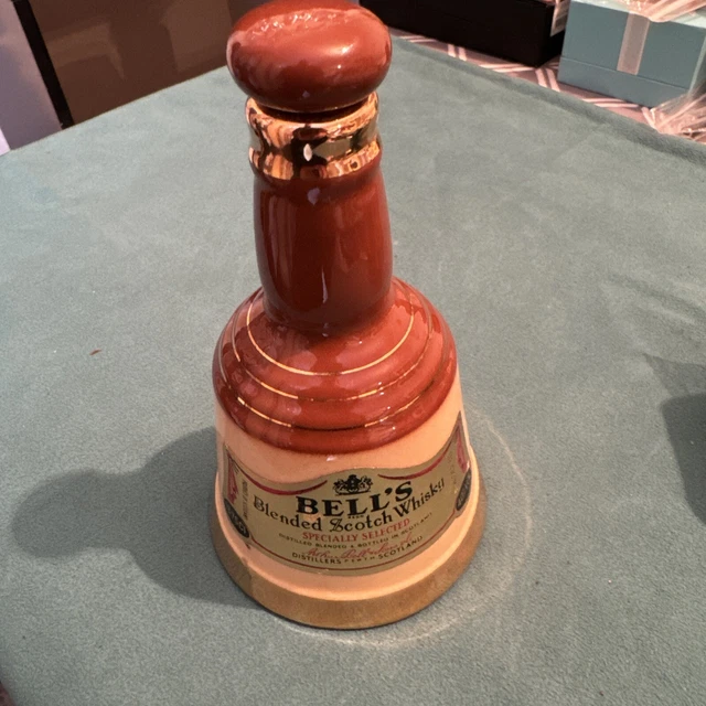 WADE BELL'S OLD Scotch Whisky Ceramic Decanter Collector's 15.5cm tall ...