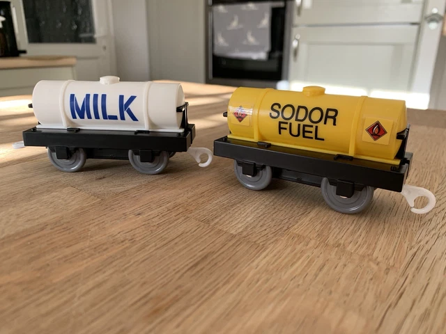 THOMAS THE TANK Engine Trackmaster x2 Tanker Wagons Milk & Sodor Fuel ...