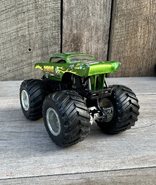 MONSTER JAM AVENGER Green Loose 4X4 Truck HTF 1/64 Diecast Color ...