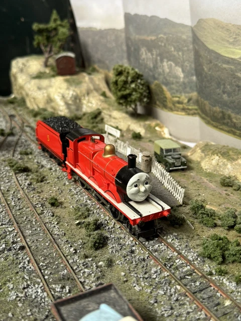 THOMAS & FRIENDS Locomotive James the Red Engine £94.32 - PicClick UK