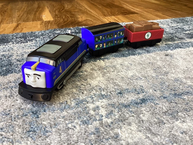THOMAS & FRIENDS Motorised Trackmaster Train - Gustavo Coach & Truck ...