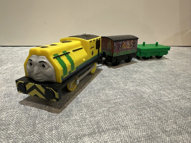 THOMAS TRACKMASTER REVOLUTION RAUL and Emerson battery train - Working ...