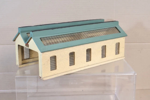 HORNBY DUBLO PRE WAR 1939 WOODEN 2 TRACK LOCOMOTIVE ENGINE SHED 1pmv £ ...