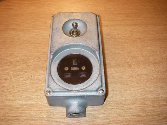 VINTAGE METAL CASED Heavy Duty "Walsall" Industrial Switched Power ...