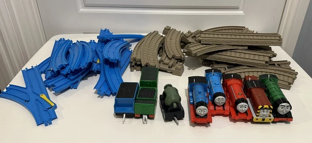 TOMY TRACKMASTER THOMAS the tank engine train set, 5 Trains & 4 ...