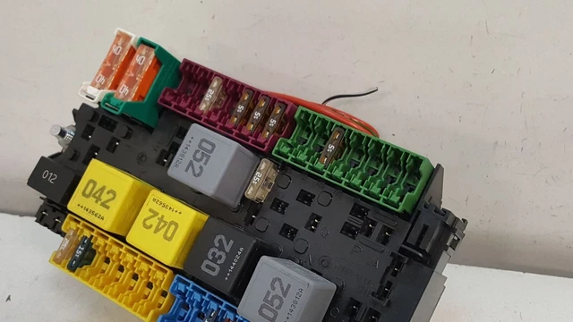 BOITE A FUSIBLES DROITE Mercedes-Benz 2015 A2469067100 EUR 46,00 ...