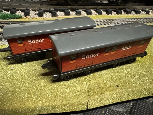 THOMAS THE TANK Engine & Friends ERTL Sodor Mail Coaches £11.11 ...