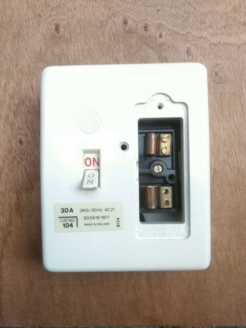 WYLEX M305/3 30A one way mains fuseboard and switch £11.12 - PicClick UK