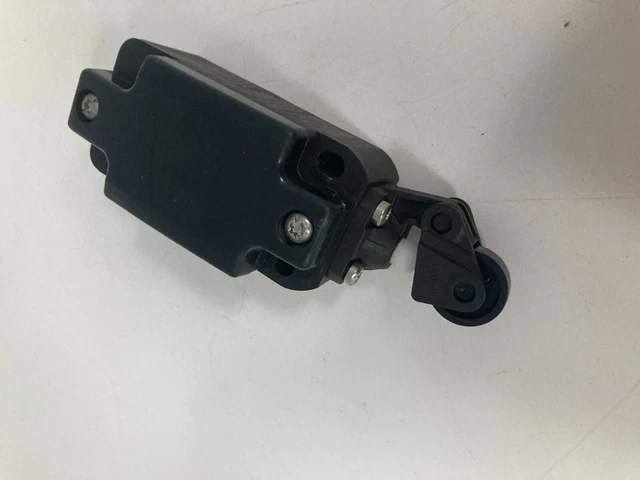 STAHL 80702-2-WH-U60 SAFETY Limit Switch Roller Lever Snap Action $107. ...