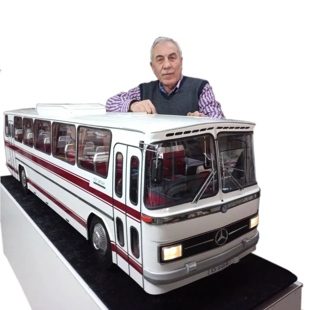MERCEDES BENZ 0302 1:5 Scale Model Bus ( Plastic and diecast ...