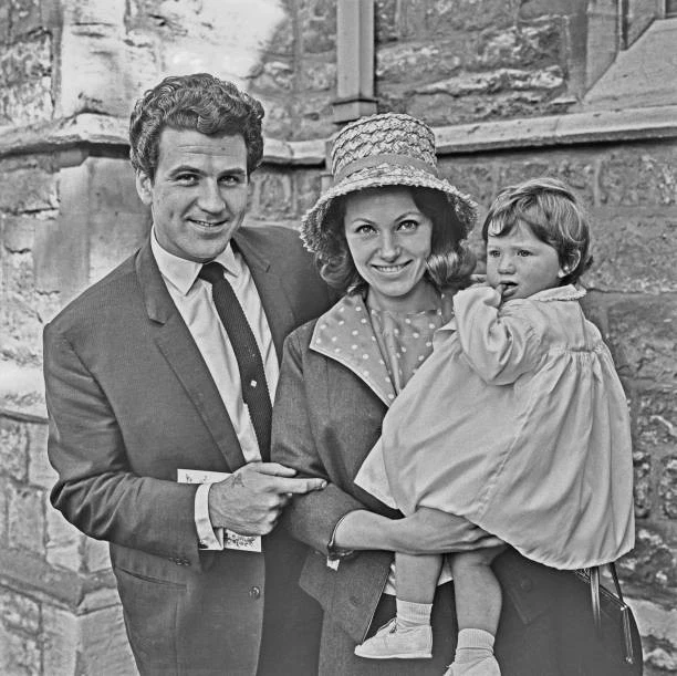 ENGLISH SINGER DON Charles with his wife and daughter UK 1960s OLD ...