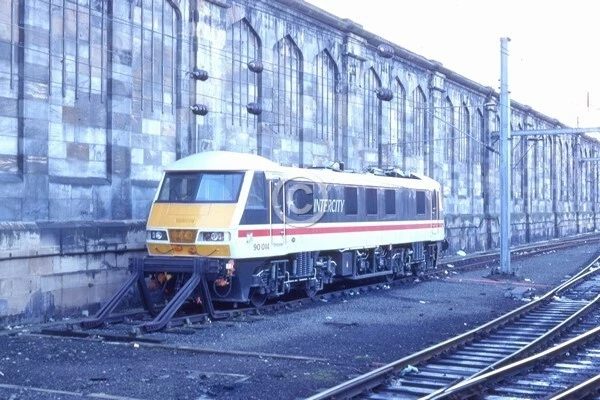 COLOUR RAILWAY PHOTOGRAPH of Class 90 90014 at Carlisle on 28/01/1989 £ ...