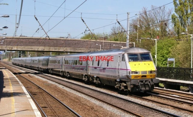 PHOTO CLASS 82 At Welham Green Station No 82 231 Of East Coast In Their ...
