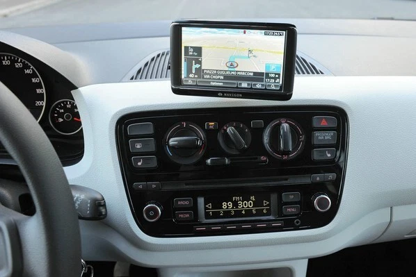 VW NAVIGON - Sat Nav & Cradle - VW UP Also for Skoda Citigo & SEAT ...
