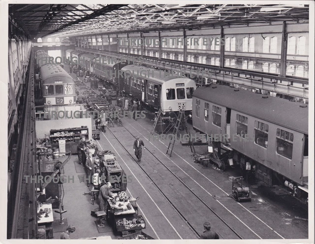 PHOTO BRITISH RAILWAY D.M.U Shop Doncaster Works 1970 Diesel ...