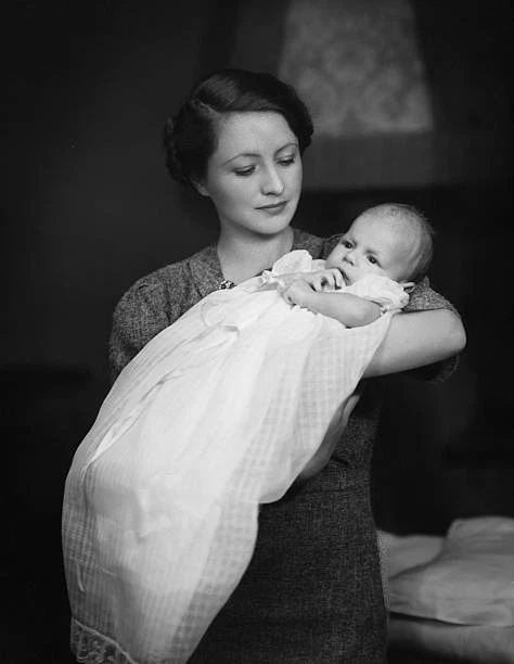 ENGLISH ACTRESS JILL Esmond With Son 1930 HISTORIC OLD PHOTO $8.50 ...