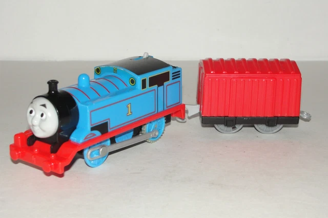 THOMAS & FRIENDS Trackmaster Thomas Tank Engine & Red Boxcar Motorized ...