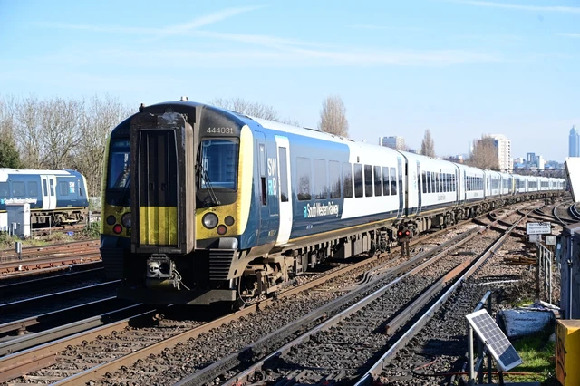 CLASS 444 NO 444031 in south western at clapham jn £1.97 - PicClick UK