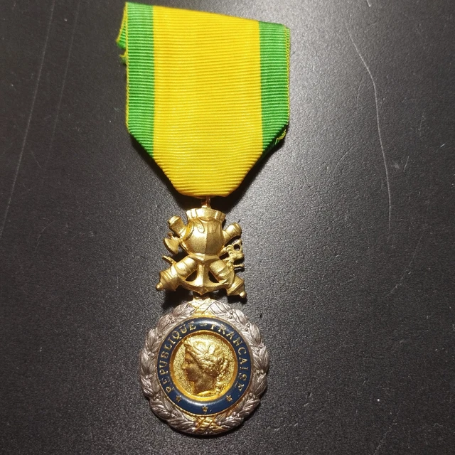 P8N) BELLE MÉDAILLE militaire ordre de la valeur et discipline French ...