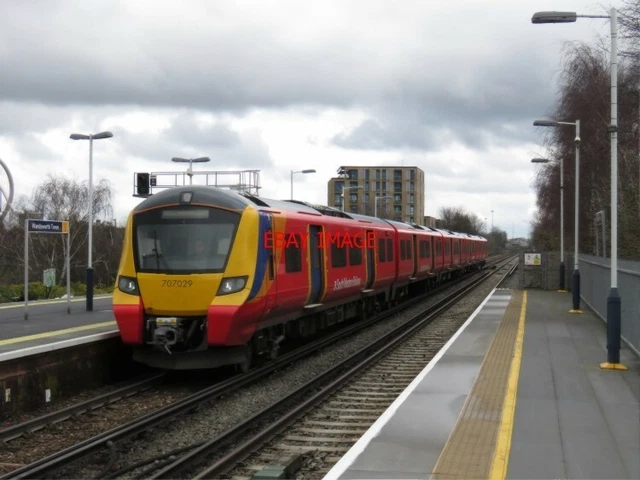 PHOTO CLASS 707 707029 At Wandsworth Town 15/03/18 £1.95 - PicClick UK