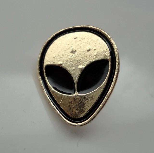 ALIEN AREA 51 Roswell Spaceman PIN BADGE Extra-terrestrial life ET zp01 ...