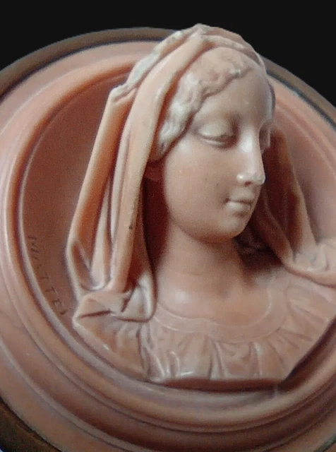 BAS RELIEF EN calcaire. La Sainte-Vierge. Sculpture de Louis Mattei ...