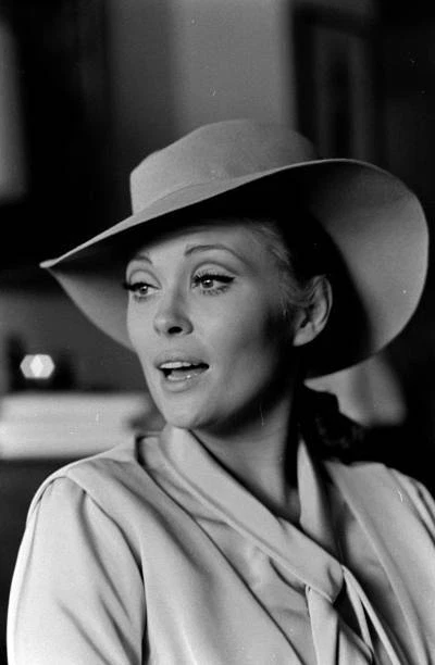 FAYE DUNAWAY PREMIERE of her new film "Bonnie & Clyde" in New Yor- Old ...